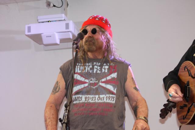 Comedian Col Elliott brings the old school laughs - Beaudesert Times